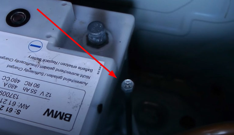 Batterie wechseln / ausbauen – BMW 3er E90 E91 E92 E93 ...